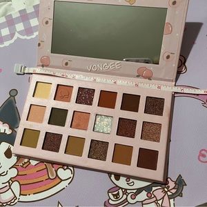 Makeup | 18 Color Neutral Warmtoned Peach Palette With Squishy Peach ...